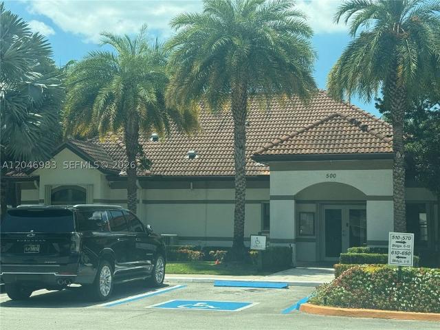 Luxury apartment complex for rent in Hollywood, Florida