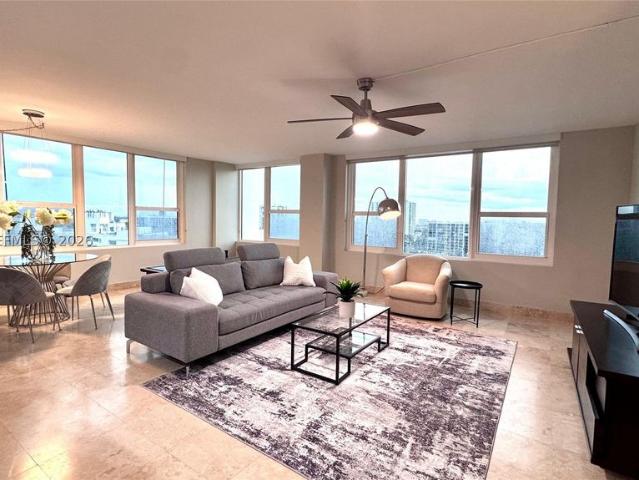 Luxury apartment complex for rent in Hollywood, Florida