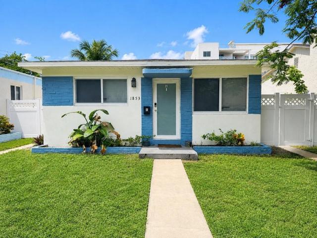 Luxury apartment complex for rent in Hollywood, Florida