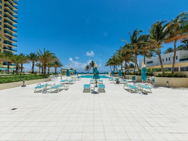 Luxury apartment complex for rent in Hollywood, Florida
