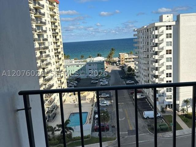 Luxury apartment complex for rent in Hollywood, Florida