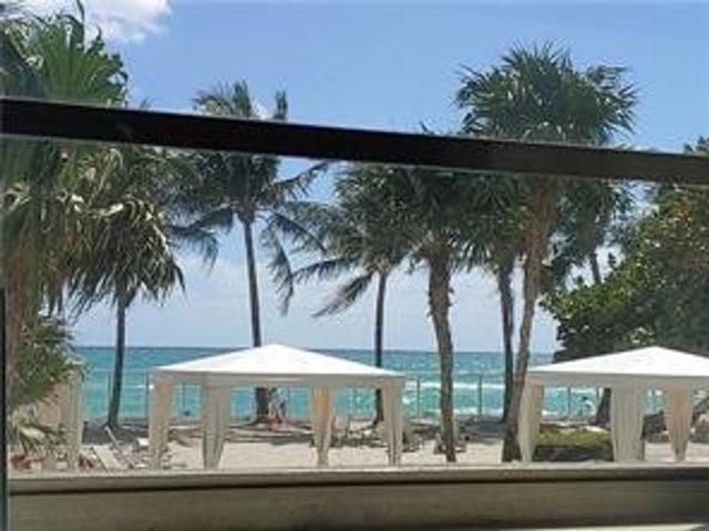 Luxury apartment complex for rent in Hollywood, Florida