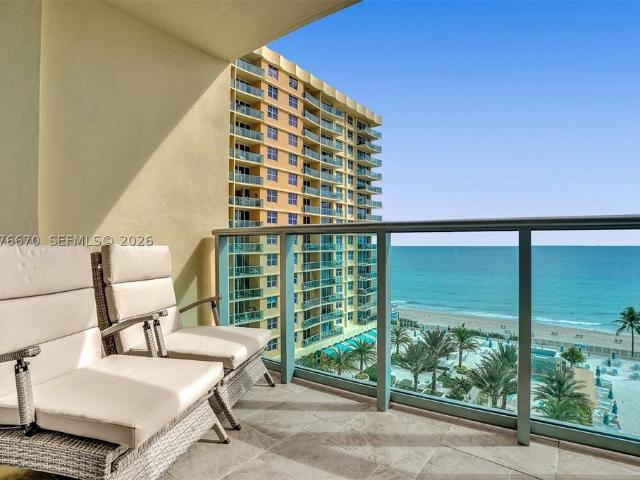 Luxury apartment complex for rent in Hollywood, Florida
