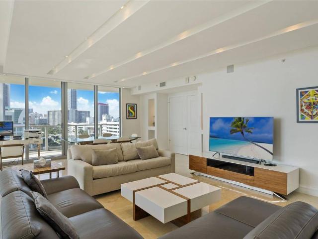Luxury apartment complex for rent in Hollywood, Florida