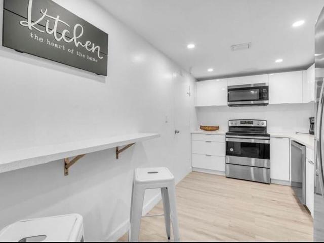 Luxury apartment complex for rent in Hollywood, Florida