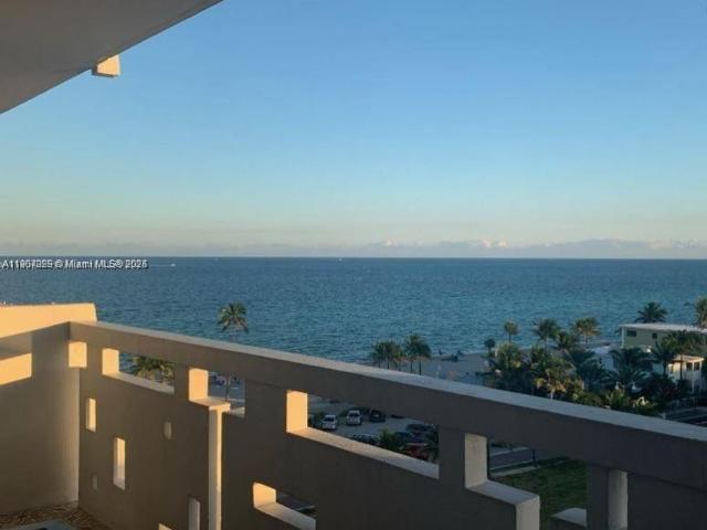 Luxury apartment complex for rent in Hollywood, Florida