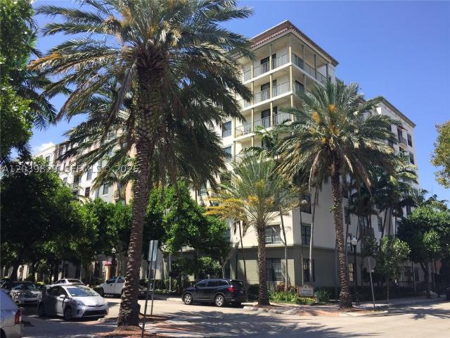 Luxury apartment complex for rent in Hollywood, Florida