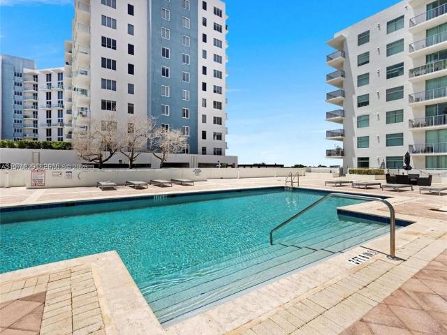 Luxury apartment complex for rent in Hollywood, Florida
