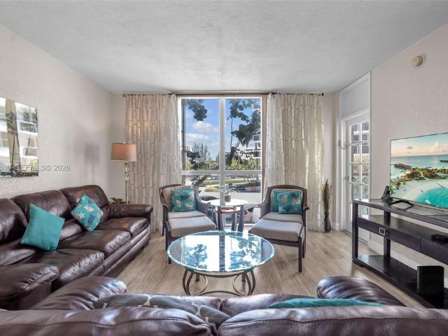 Luxury apartment complex for rent in Hollywood, Florida