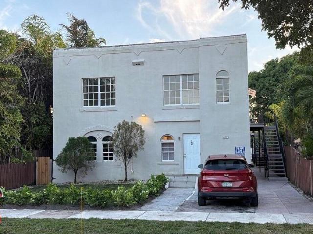 Luxury apartment complex for rent in Hollywood, Florida