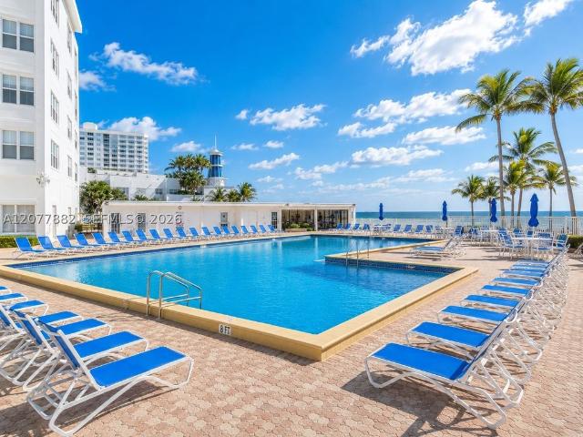 Luxury apartment complex for rent in Hollywood, Florida