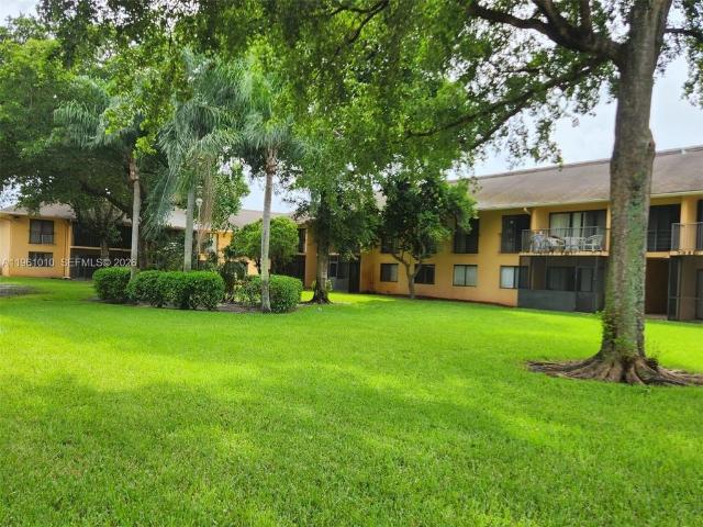 Luxury apartment complex for rent in Hollywood, Florida
