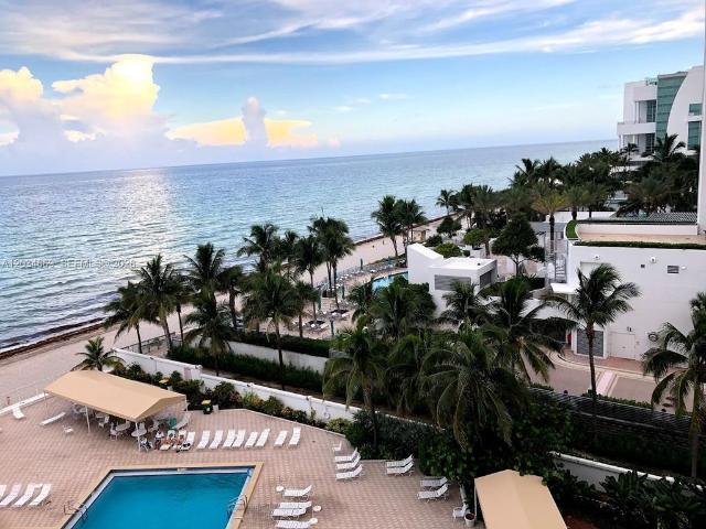 Luxury apartment complex for rent in Hollywood, Florida