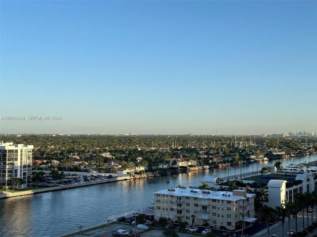 Luxury apartment complex for rent in Hollywood, Florida