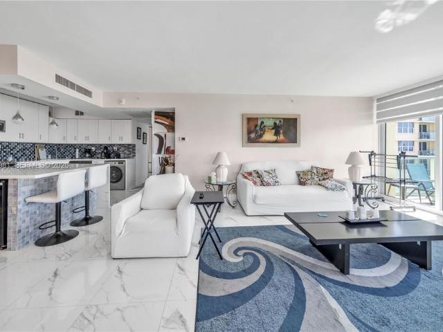 Luxury apartment complex for rent in Hollywood, Florida