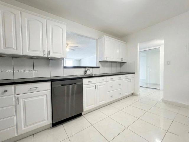 Luxury apartment complex for rent in Hollywood, Florida