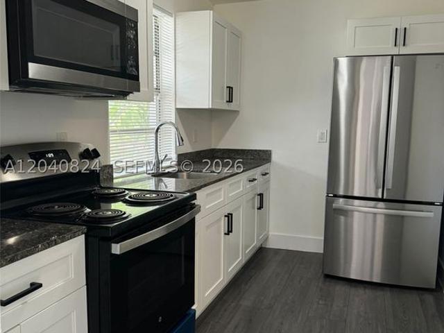 Luxury apartment complex for rent in Hollywood, Florida
