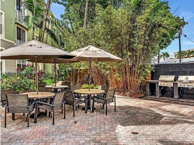 Luxury apartment complex for rent in Hollywood, Florida