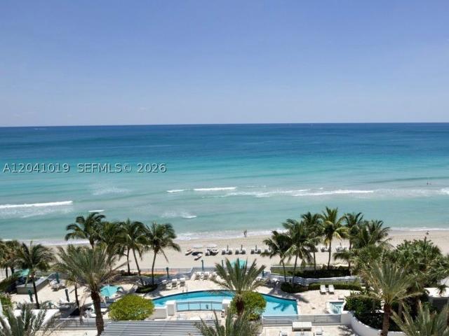 Luxury apartment complex for rent in Hollywood, Florida