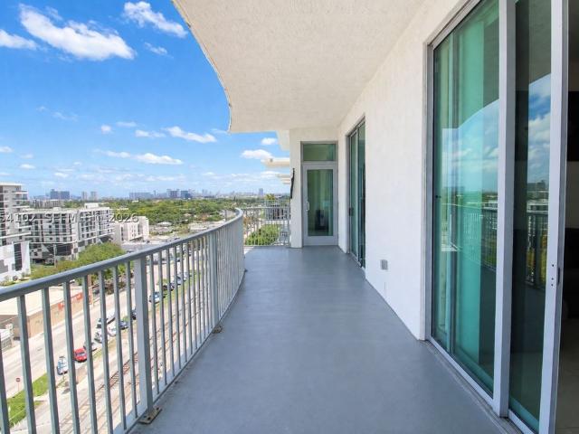 Luxury apartment complex for rent in Hollywood, Florida