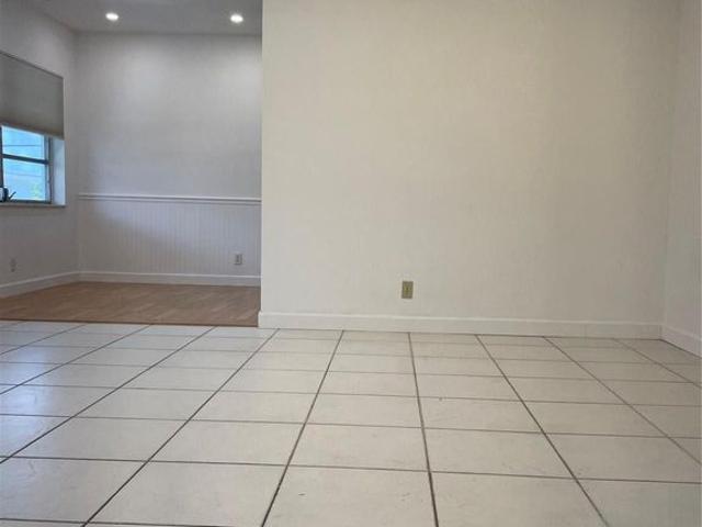 Luxury apartment complex for rent in Hollywood, Florida