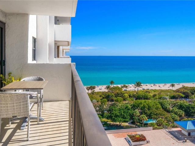 Luxury apartment complex for rent in Hollywood, Florida