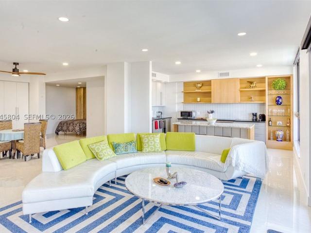 Luxury apartment complex for rent in Hollywood, Florida