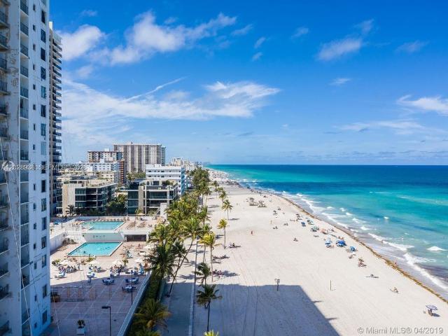Luxury apartment complex for rent in Hollywood, Florida