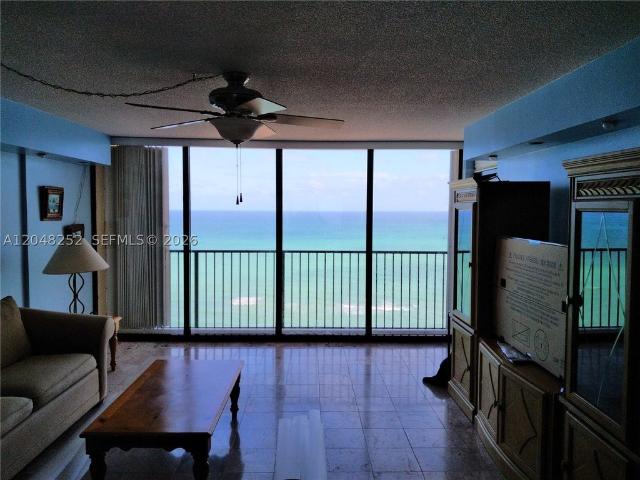 Luxury apartment complex for rent in Hollywood, Florida