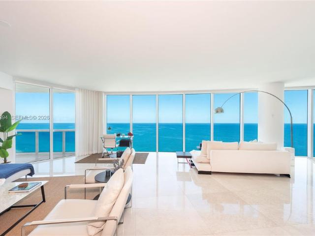 Luxury apartment complex for rent in Hollywood, Florida