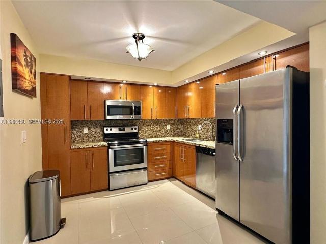 Luxury apartment complex for rent in Hollywood, Florida