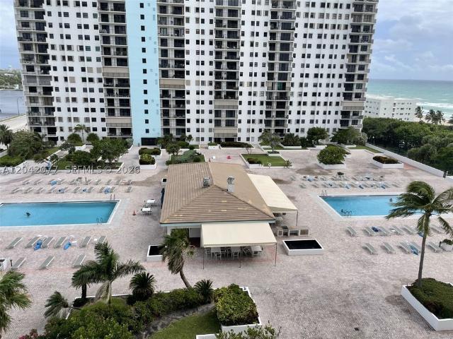 Luxury apartment complex for rent in Hollywood, Florida