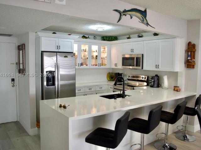 Luxury apartment complex for rent in Hollywood, Florida