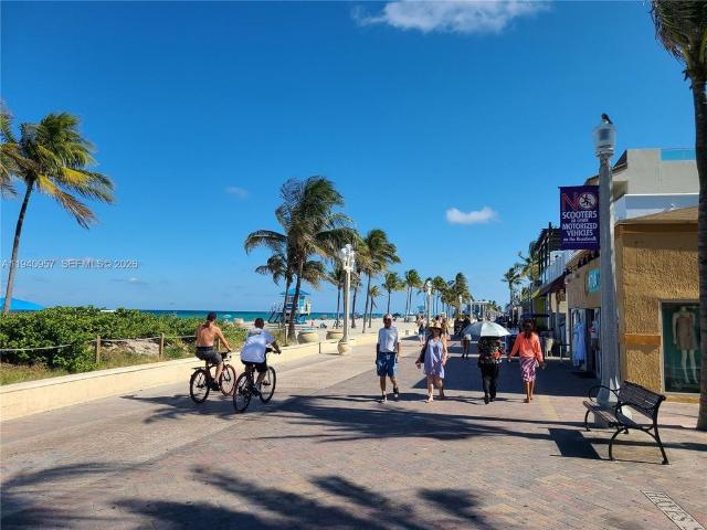 Luxury apartment complex for rent in Hollywood, Florida
