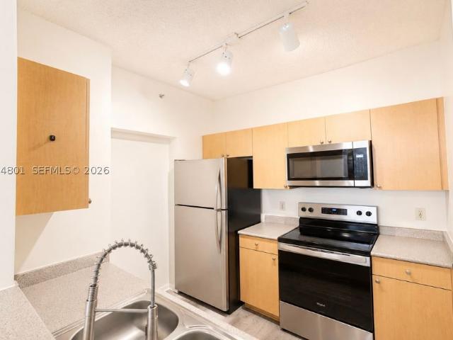 Luxury apartment complex for rent in Hollywood, Florida