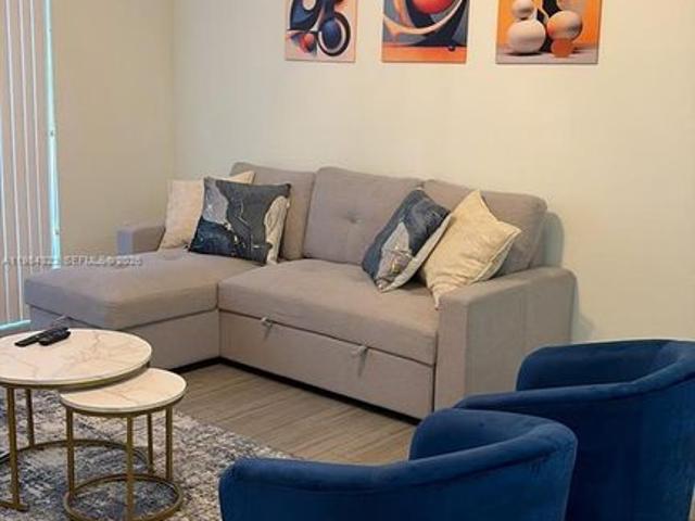 Luxury apartment complex for rent in Hollywood, Florida