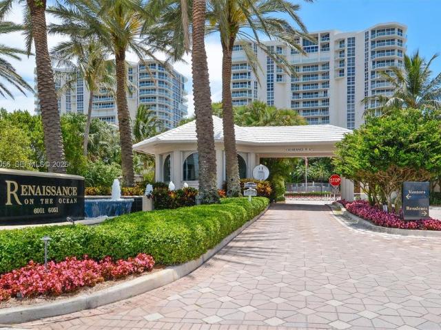 Luxury apartment complex for rent in Hollywood, Florida