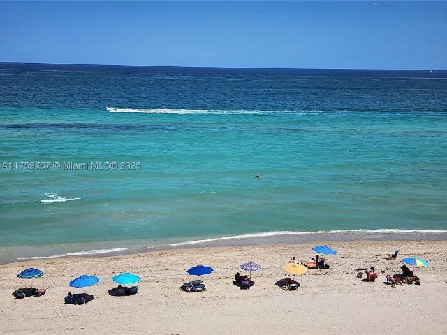 Luxury apartment complex for rent in Hollywood, Florida