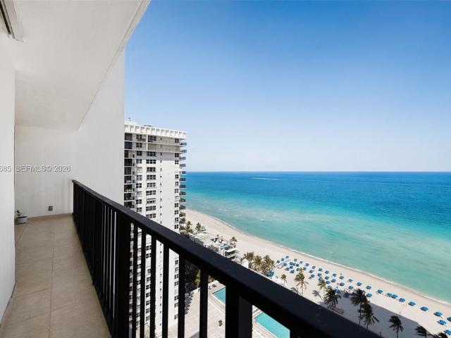 Luxury apartment complex for rent in Hollywood, Florida