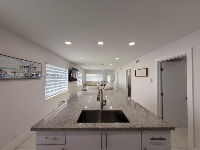 Luxury apartment complex for rent in Hollywood, Florida