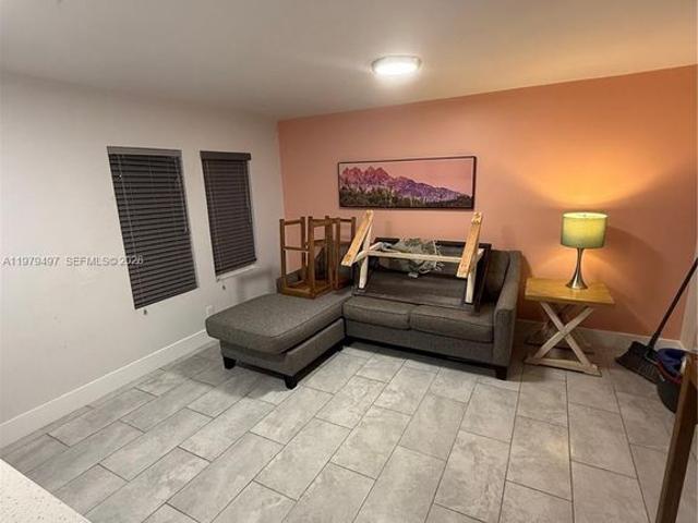 Luxury apartment complex for rent in Hollywood, Florida