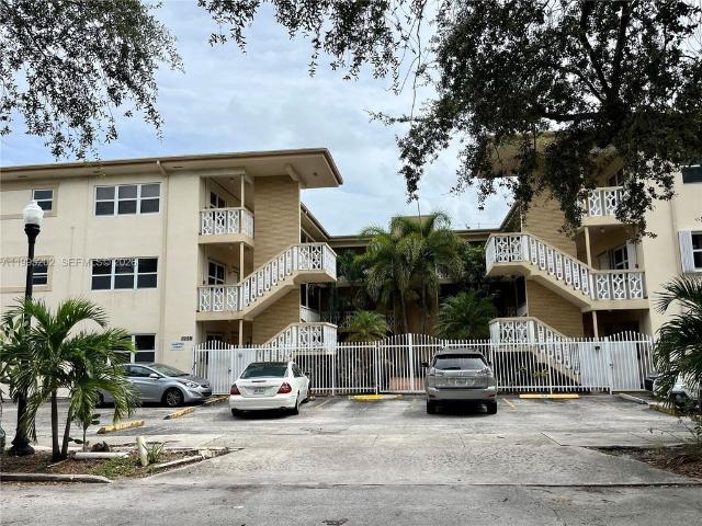 Luxury apartment complex for rent in Hollywood, Florida
