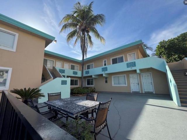 Luxury apartment complex for rent in Hollywood, Florida