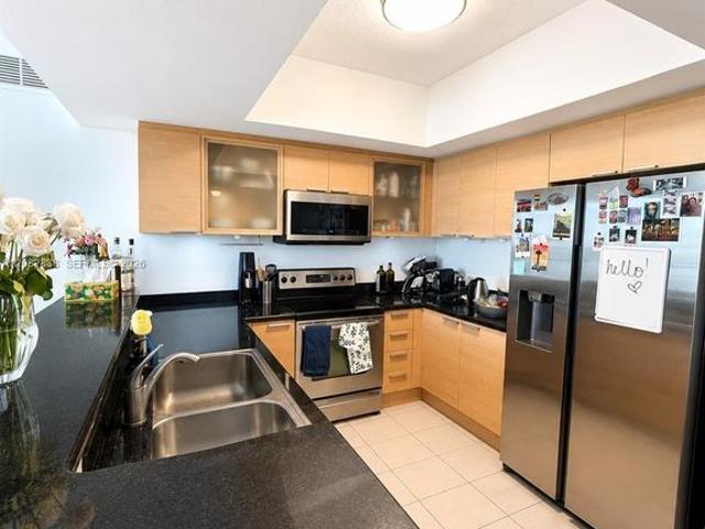 Luxury apartment complex for rent in Hollywood, Florida