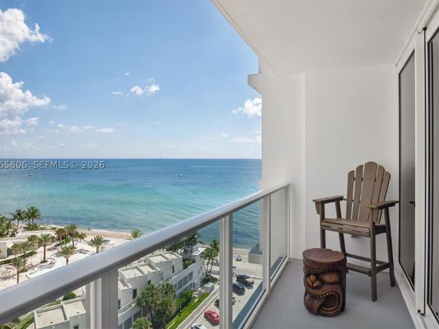 Luxury apartment complex for rent in Hollywood, Florida