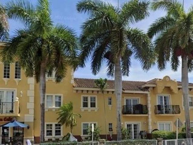 Luxury apartment complex for rent in Hollywood, Florida