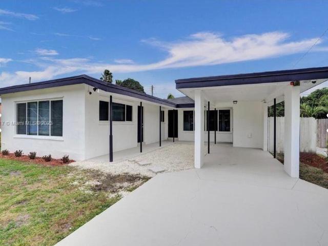Luxury apartment complex for rent in Hollywood, Florida