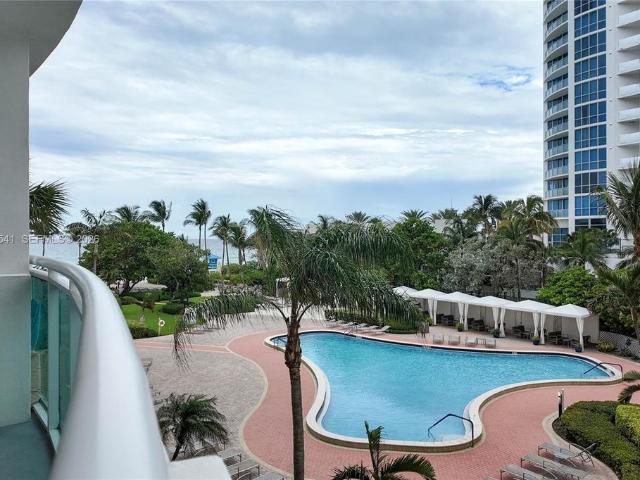 Luxury apartment complex for rent in Hollywood, Florida