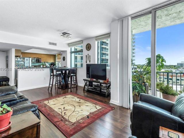 Luxury apartment complex for rent in Hollywood, Florida