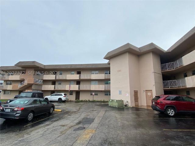 Luxury apartment complex for rent in Hollywood, Florida
